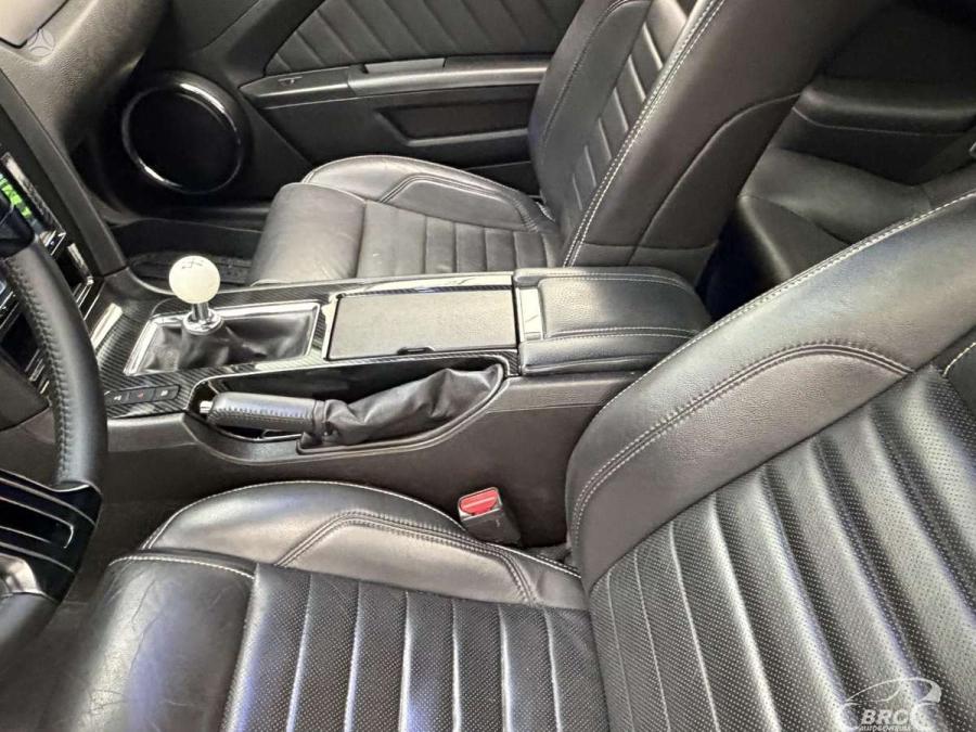 Melns Ford Mustang 2013 Viļņa, ar dzinēja tilpumu 4.95 L un nobraukumu 152 tūkst. km par 19900 €, foto 23 vietnē AUTOMOTO.COM.LV