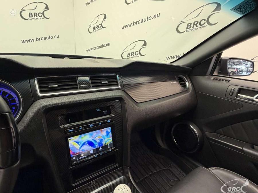 Melns Ford Mustang 2013 Viļņa, ar dzinēja tilpumu 4.95 L un nobraukumu 152 tūkst. km par 19900 €, foto 26 vietnē AUTOMOTO.COM.LV
