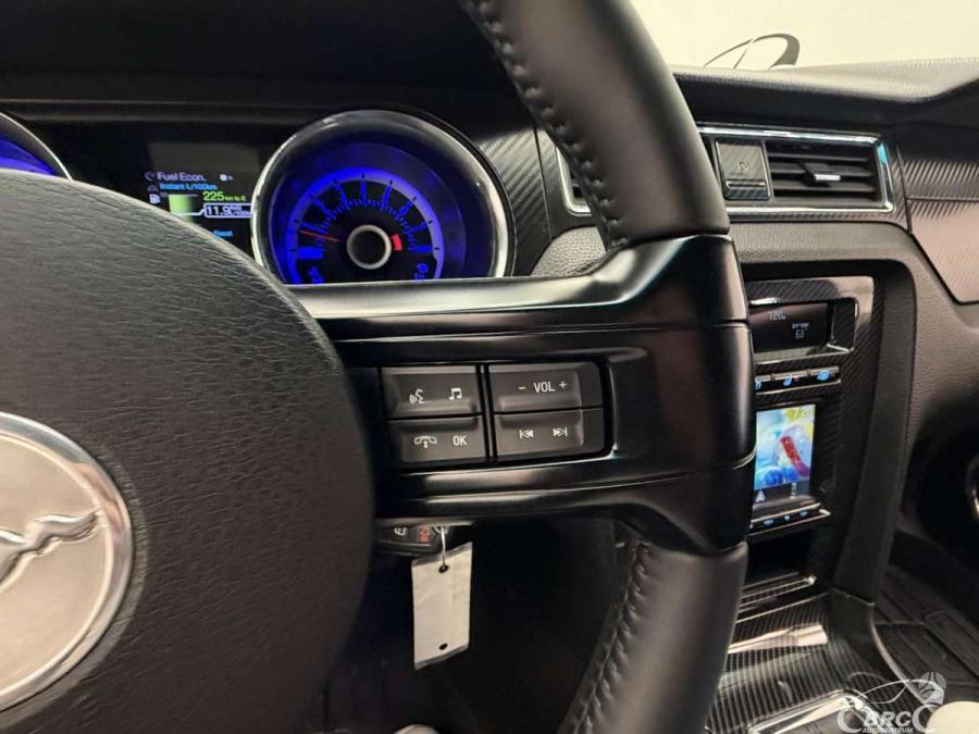 Melns Ford Mustang 2013 Viļņa, ar dzinēja tilpumu 4.95 L un nobraukumu 152 tūkst. km par 19900 €, foto 28 vietnē AUTOMOTO.COM.LV