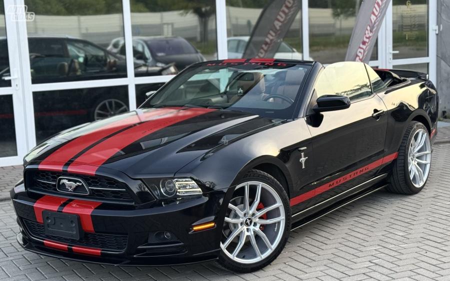 Black Ford Mustang 2014 in Radviliskis, with an engine capacity of 3.70 L and mileage of 68 thousand km for 16500 €, photo 1 on AUTOMOTO.COM.LV