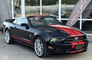 Black Ford Mustang 2014 in Radviliskis, with an engine capacity of 3.70 L and mileage of 68 thousand km for 16500 €, photo 5 on AUTOMOTO.COM.LV