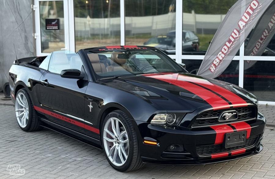 Black Ford Mustang 2014 in Radviliskis, with an engine capacity of 3.70 L and mileage of 68 thousand km for 16500 €, photo 5 on AUTOMOTO.COM.LV
