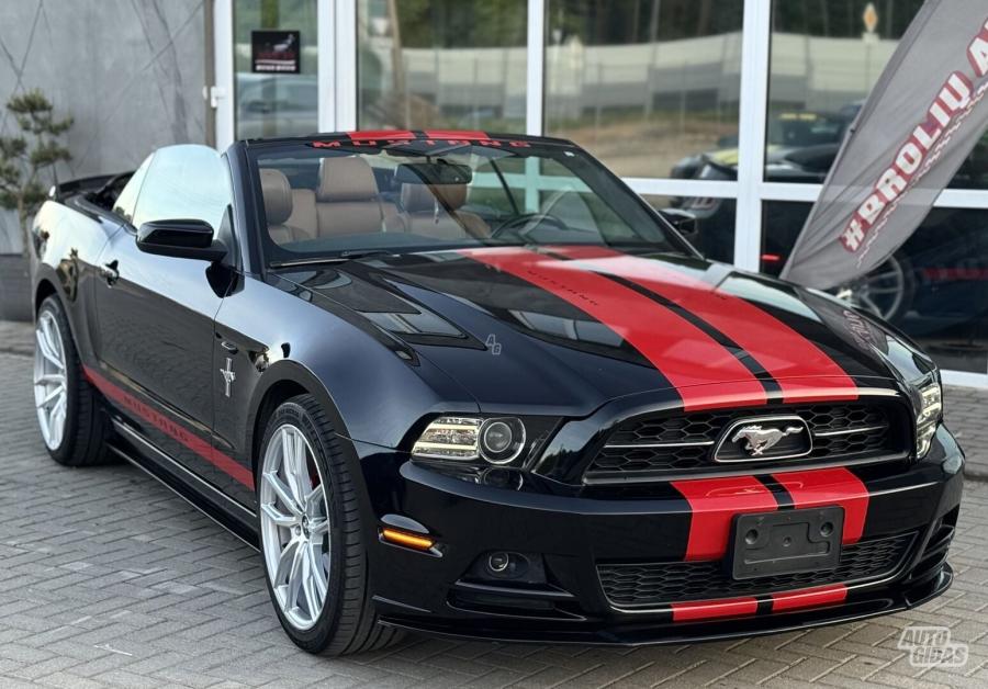 Black Ford Mustang 2014 in Radviliskis, with an engine capacity of 3.70 L and mileage of 68 thousand km for 16500 €, photo 7 on AUTOMOTO.COM.LV