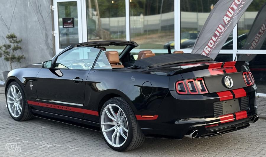 Black Ford Mustang 2014 in Radviliskis, with an engine capacity of 3.70 L and mileage of 68 thousand km for 16500 €, photo 14 on AUTOMOTO.COM.LV