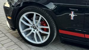 Black Ford Mustang 2014 in Radviliskis, with an engine capacity of 3.70 L and mileage of 68 thousand km for 16500 €, photo 18 on AUTOMOTO.COM.LV
