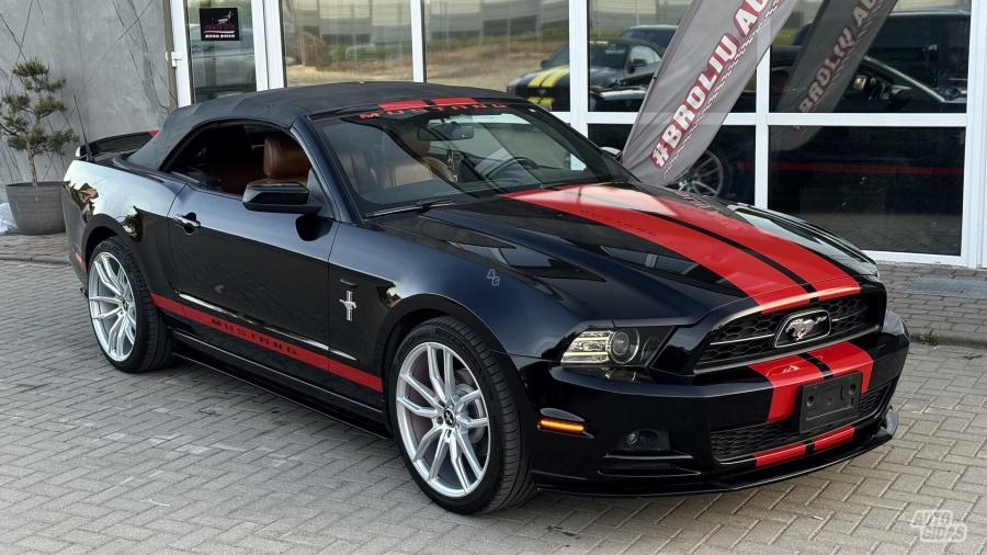 Black Ford Mustang 2014 in Radviliskis, with an engine capacity of 3.70 L and mileage of 68 thousand km for 16500 €, photo 21 on AUTOMOTO.COM.LV