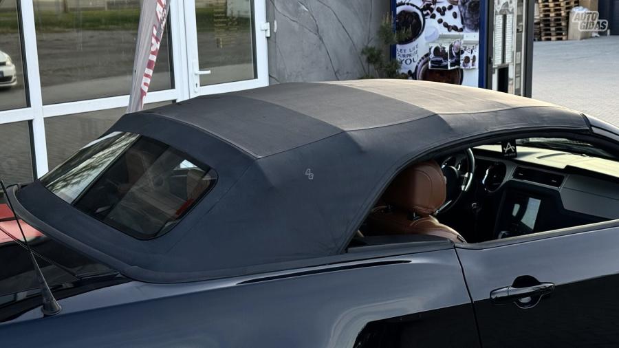 Black Ford Mustang 2014 in Radviliskis, with an engine capacity of 3.70 L and mileage of 68 thousand km for 16500 €, photo 22 on AUTOMOTO.COM.LV