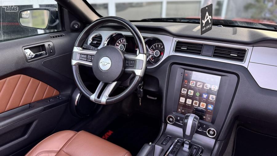 Black Ford Mustang 2014 in Radviliskis, with an engine capacity of 3.70 L and mileage of 68 thousand km for 16500 €, photo 23 on AUTOMOTO.COM.LV