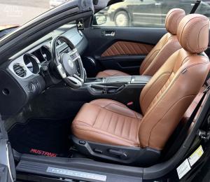 Black Ford Mustang 2014 in Radviliskis, with an engine capacity of 3.70 L and mileage of 68 thousand km for 16500 €, photo 27 on AUTOMOTO.COM.LV