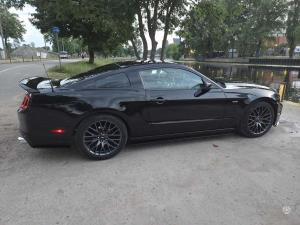 Melns Ford Mustang 2014 Klaipėda, ar dzinēja tilpumu 4.95 L un nobraukumu 250 tūkst. km par 22000 €, foto  vietnē AUTOMOTO.COM.LV