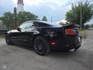 Black Ford Mustang 2014 in Klaipeda, with an engine capacity of 4.95 L and mileage of 250 thousand km for 22000 €, photo 4 on AUTOMOTO.COM.LV