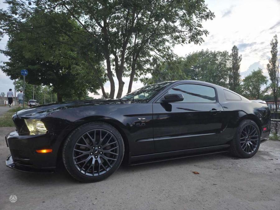 Black Ford Mustang 2014 in Klaipeda, with an engine capacity of 4.95 L and mileage of 250 thousand km for 22000 €, photo 7 on AUTOMOTO.COM.LV