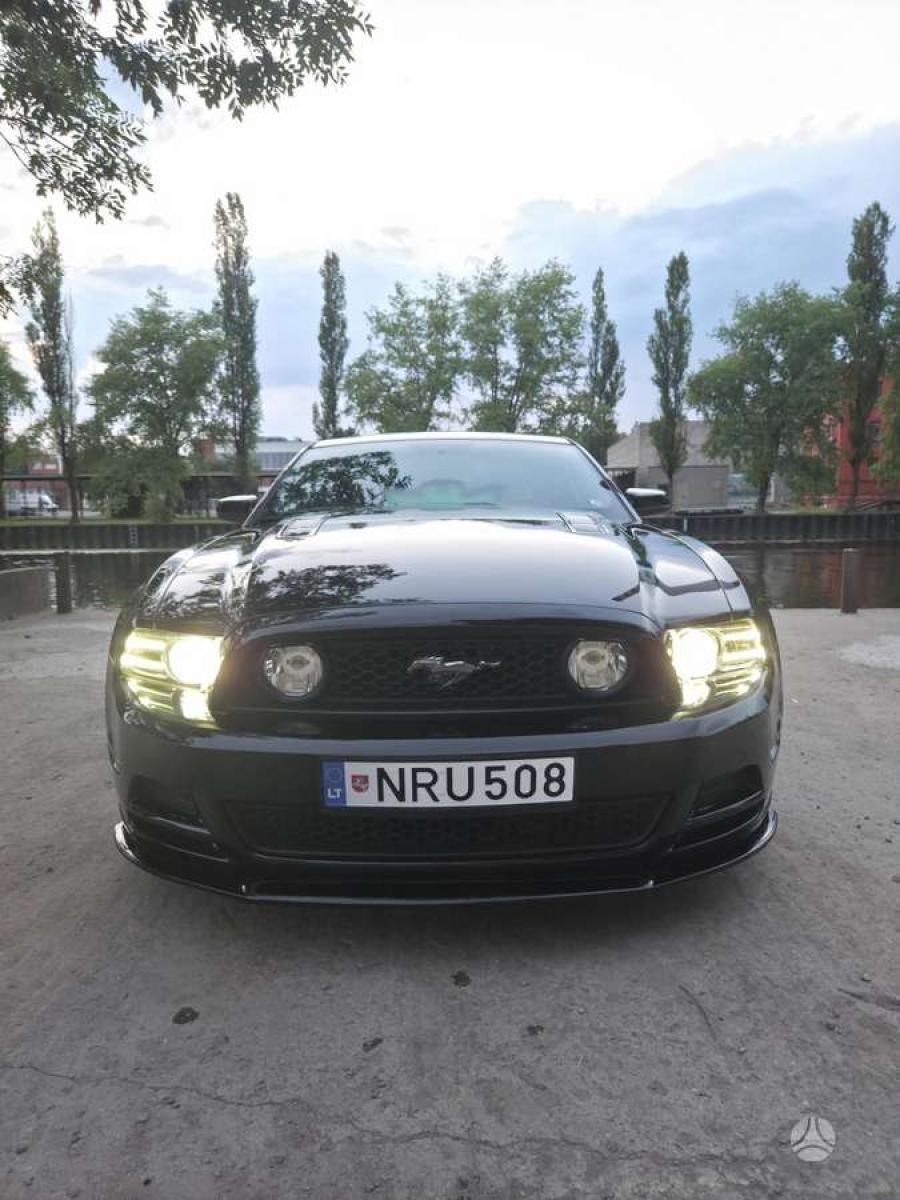 Black Ford Mustang 2014 in Klaipeda, with an engine capacity of 4.95 L and mileage of 250 thousand km for 22000 €, photo 9 on AUTOMOTO.COM.LV