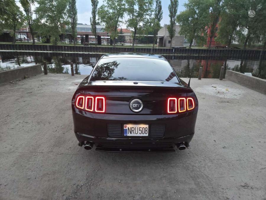 Black Ford Mustang 2014 in Klaipeda, with an engine capacity of 4.95 L and mileage of 250 thousand km for 22000 €, photo 15 on AUTOMOTO.COM.LV