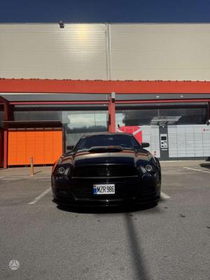 Black Ford Mustang 2014 in Vilnius, with an engine capacity of 3.73 L and mileage of 207 thousand km for 14999 €, photo 5 on AUTOMOTO.COM.LV