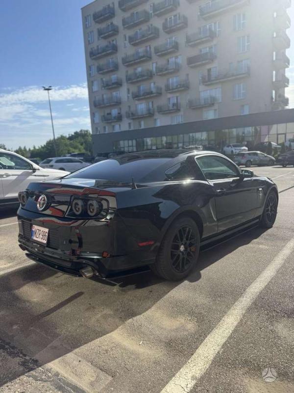 Melns Ford Mustang 2014 Viļņa, ar dzinēja tilpumu 3.73 L un nobraukumu 207 tūkst. km par 14999 €, foto 8 vietnē AUTOMOTO.COM.LV