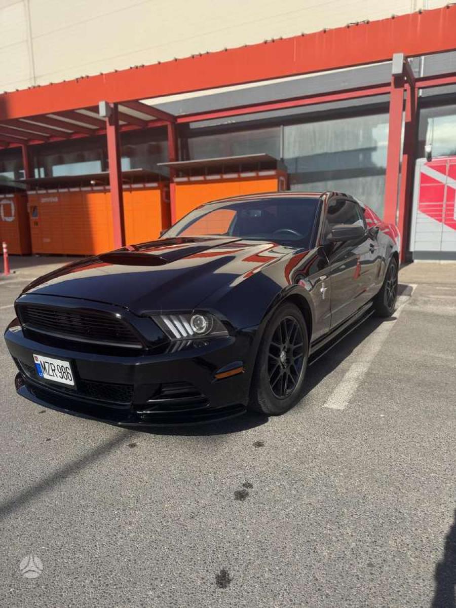 Black Ford Mustang 2014 in Vilnius, with an engine capacity of 3.73 L and mileage of 207 thousand km for 14999 €, photo 10 on AUTOMOTO.COM.LV