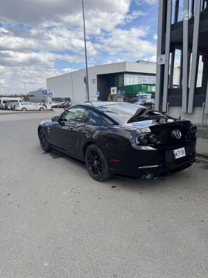 Black Ford Mustang 2014 in Vilnius, with an engine capacity of 3.73 L and mileage of 207 thousand km for 14999 €, photo 16 on AUTOMOTO.COM.LV