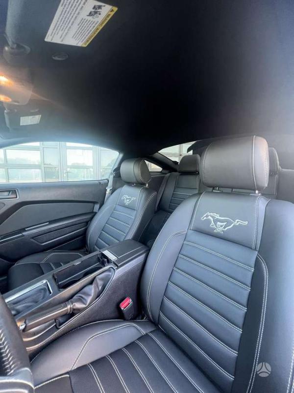 Melns Ford Mustang 2014 Klaipėda, ar dzinēja tilpumu 3.73 L un nobraukumu 84 tūkst. km par 10800 €, foto 10 vietnē AUTOMOTO.COM.LV