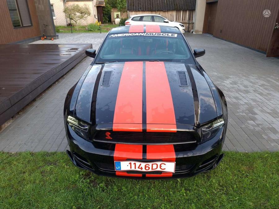 Black Ford Mustang 2014 in Radviliskis, with an engine capacity of 3.73 L and mileage of 134 thousand km for 10000 €, photo 1 on AUTOMOTO.COM.LV