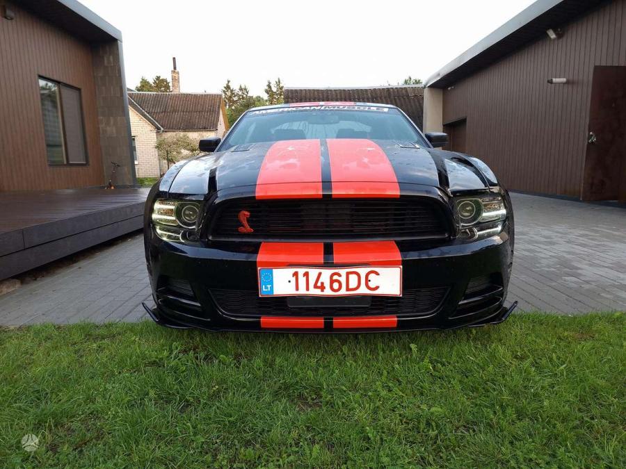 Black Ford Mustang 2014 in Radviliskis, with an engine capacity of 3.73 L and mileage of 134 thousand km for 10000 €, photo 3 on AUTOMOTO.COM.LV