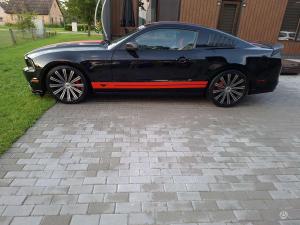 Black Ford Mustang 2014 in Radviliskis, with an engine capacity of 3.73 L and mileage of 134 thousand km for 10000 €, photo 4 on AUTOMOTO.COM.LV