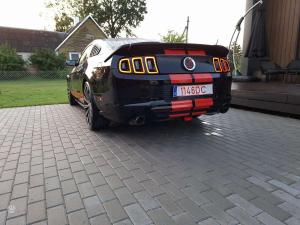 Black Ford Mustang 2014 in Radviliskis, with an engine capacity of 3.73 L and mileage of 134 thousand km for 10000 €, photo 5 on AUTOMOTO.COM.LV