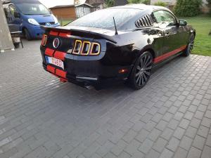 Black Ford Mustang 2014 in Radviliskis, with an engine capacity of 3.73 L and mileage of 134 thousand km for 10000 €, photo 6 on AUTOMOTO.COM.LV