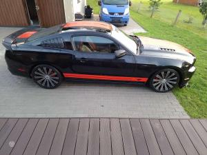 Black Ford Mustang 2014 in Radviliskis, with an engine capacity of 3.73 L and mileage of 134 thousand km for 10000 €, photo 7 on AUTOMOTO.COM.LV