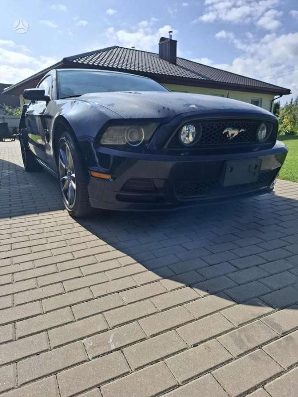 Melns Ford Mustang 2014 Viļņa, ar dzinēja tilpumu 4.95 L un nobraukumu 160 tūkst. km par 13500 €, foto 4 vietnē AUTOMOTO.COM.LV