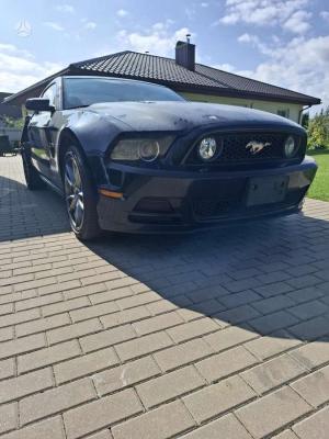 Melns Ford Mustang 2014 Viļņa, ar dzinēja tilpumu 4.95 L un nobraukumu 160 tūkst. km par 13500 €, foto 4 vietnē AUTOMOTO.COM.LV
