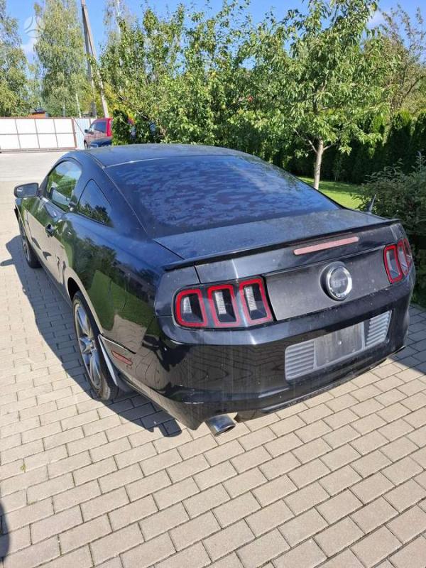 Melns Ford Mustang 2014 Viļņa, ar dzinēja tilpumu 4.95 L un nobraukumu 160 tūkst. km par 13500 €, foto 5 vietnē AUTOMOTO.COM.LV