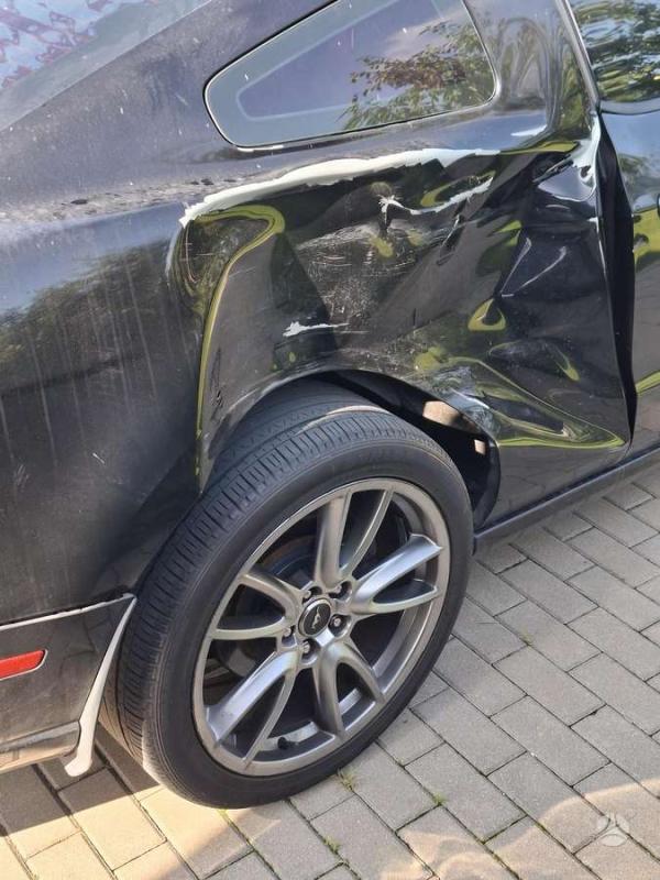 Melns Ford Mustang 2014 Viļņa, ar dzinēja tilpumu 4.95 L un nobraukumu 160 tūkst. km par 13500 €, foto 6 vietnē AUTOMOTO.COM.LV
