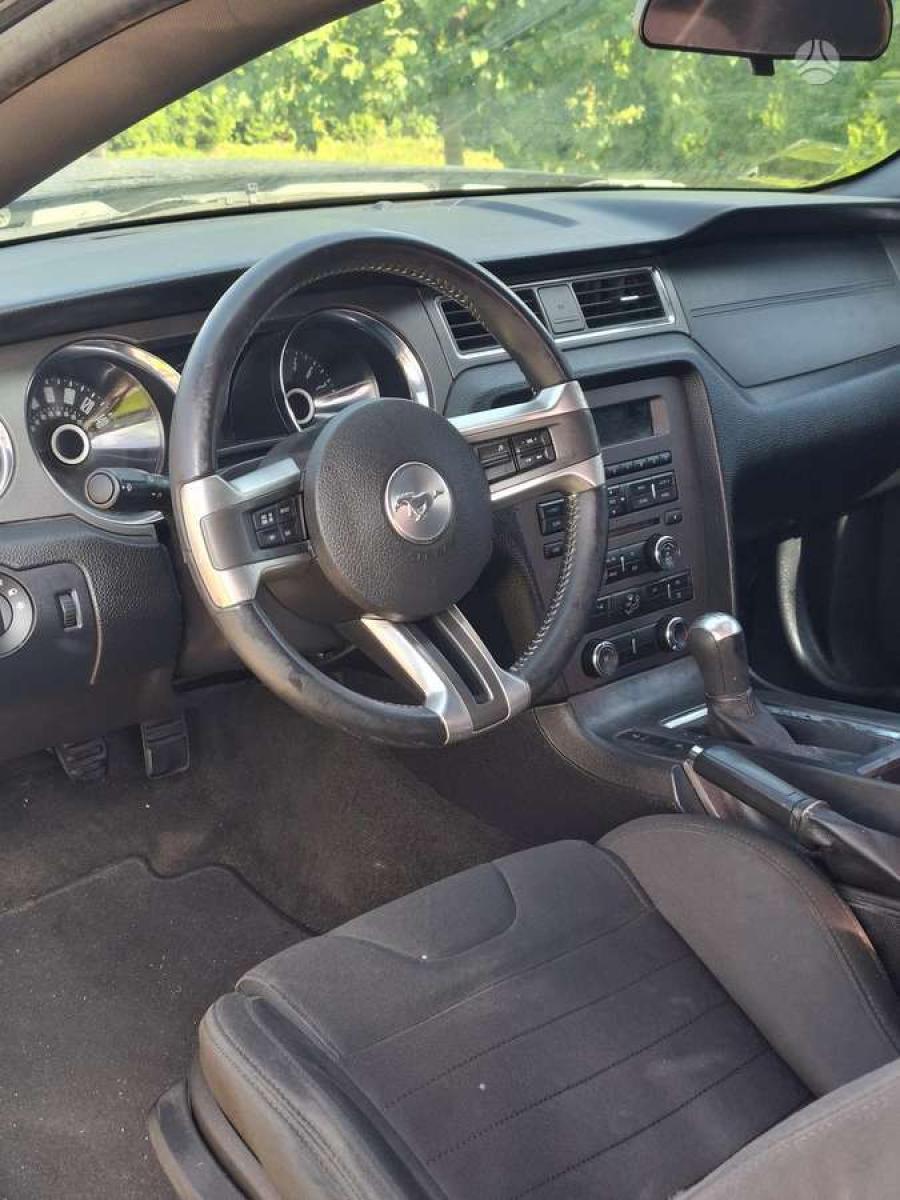 Melns Ford Mustang 2014 Viļņa, ar dzinēja tilpumu 4.95 L un nobraukumu 160 tūkst. km par 13500 €, foto 8 vietnē AUTOMOTO.COM.LV