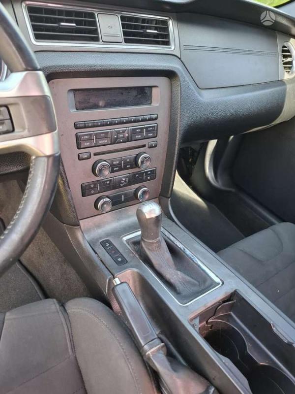 Melns Ford Mustang 2014 Viļņa, ar dzinēja tilpumu 4.95 L un nobraukumu 160 tūkst. km par 13500 €, foto 9 vietnē AUTOMOTO.COM.LV