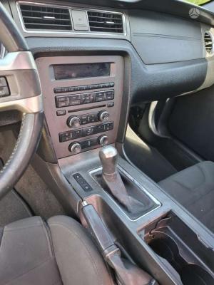 Melns Ford Mustang 2014 Viļņa, ar dzinēja tilpumu 4.95 L un nobraukumu 160 tūkst. km par 13500 €, foto 9 vietnē AUTOMOTO.COM.LV