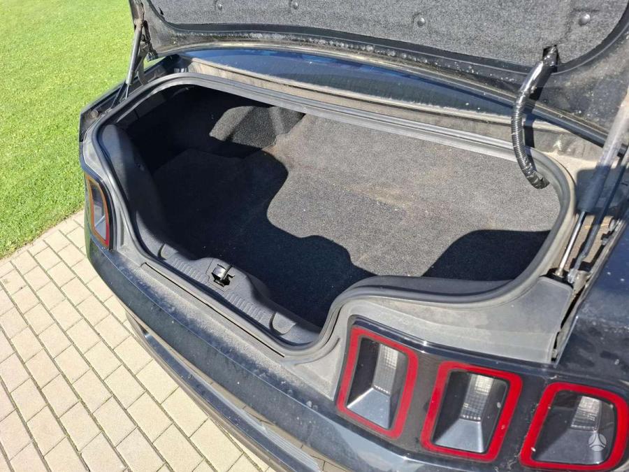 Melns Ford Mustang 2014 Viļņa, ar dzinēja tilpumu 4.95 L un nobraukumu 160 tūkst. km par 13500 €, foto 13 vietnē AUTOMOTO.COM.LV
