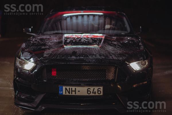 Black Ford Mustang 2015 in Daugavpils, with an engine capacity of 3.70 L and mileage of 110 thousand km for 13700 €, photo 2 on AUTOMOTO.COM.LV