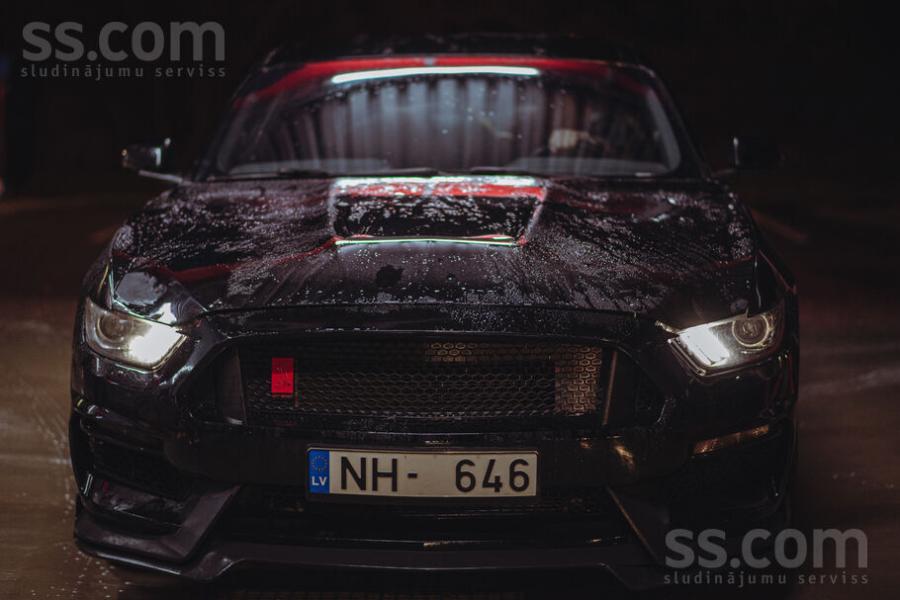 Black Ford Mustang 2015 in Daugavpils, with an engine capacity of 3.70 L and mileage of 110 thousand km for 13700 €, photo 2 on AUTOMOTO.COM.LV
