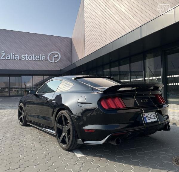 Melns Ford Mustang 2015 Panevēža, ar dzinēja tilpumu 5.00 L un nobraukumu 102 tūkst. km par 23600 €, foto 3 vietnē AUTOMOTO.COM.LV