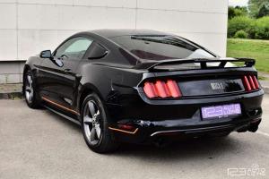 Black Ford Mustang 2016 in Kretinga, with an engine capacity of 3.70 L and mileage of 62 thousand km for 22000 €, photo 7 on AUTOMOTO.COM.LV
