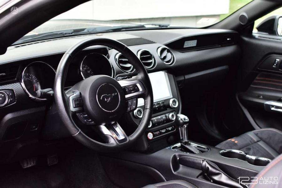 Black Ford Mustang 2016 in Kretinga, with an engine capacity of 3.70 L and mileage of 62 thousand km for 22000 €, photo 15 on AUTOMOTO.COM.LV