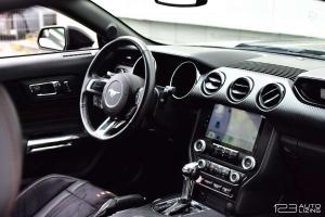 Black Ford Mustang 2016 in Kretinga, with an engine capacity of 3.70 L and mileage of 62 thousand km for 22000 €, photo 17 on AUTOMOTO.COM.LV