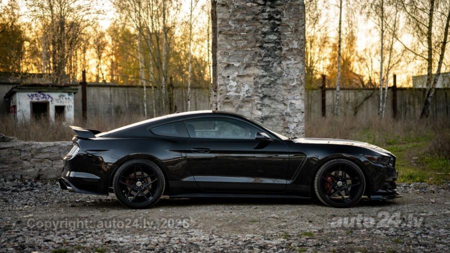 Melns Ford Mustang 2017 Tallina, ar dzinēja tilpumu 5.00 L un nobraukumu 93 tūkst. km par 33900 €, foto 12 vietnē AUTOMOTO.COM.LV