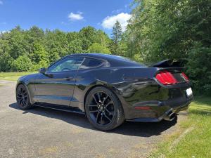 Melns Ford Mustang 2017 Viļņa, ar dzinēja tilpumu 2.26 L un nobraukumu 111 tūkst. km par 16500 €, foto  vietnē AUTOMOTO.COM.LV