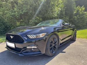 Black Ford Mustang 2017 in Vilnius, with an engine capacity of 2.26 L and mileage of 111 thousand km for 16500 €, photo 4 on AUTOMOTO.COM.LV