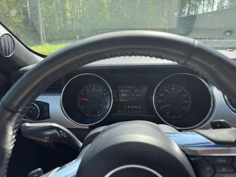 Black Ford Mustang 2017 in Vilnius, with an engine capacity of 2.26 L and mileage of 111 thousand km for 16500 €, photo 10 on AUTOMOTO.COM.LV