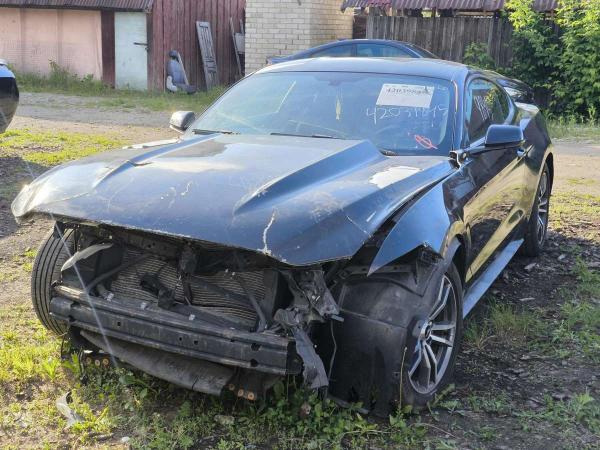 Black Ford Mustang 2017 in Ukmerge, with an engine capacity of 2.30 L and mileage of 60 thousand km for 7500 €, photo 2 on AUTOMOTO.COM.LV