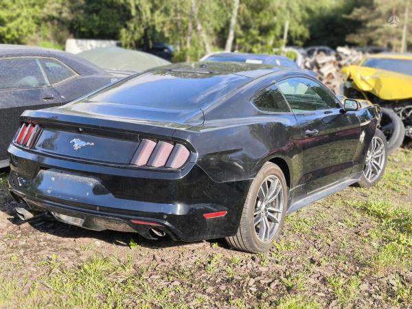 Black Ford Mustang 2017 in Ukmerge, with an engine capacity of 2.30 L and mileage of 60 thousand km for 7500 €, photo 3 on AUTOMOTO.COM.LV