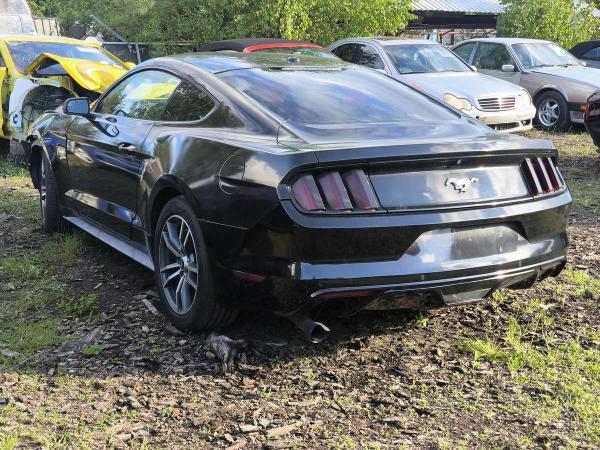 Black Ford Mustang 2017 in Ukmerge, with an engine capacity of 2.30 L and mileage of 60 thousand km for 7500 €, photo 4 on AUTOMOTO.COM.LV